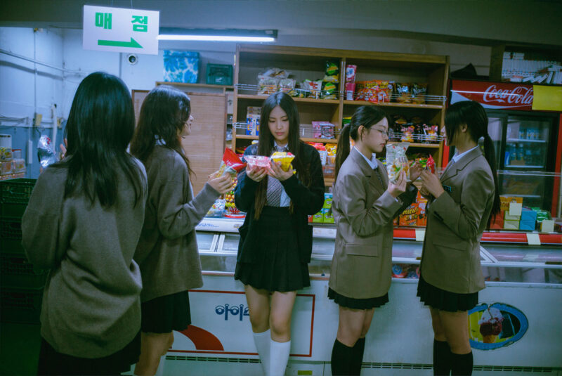 NewJeans Ditto ในคอนเซป High School | magnumx