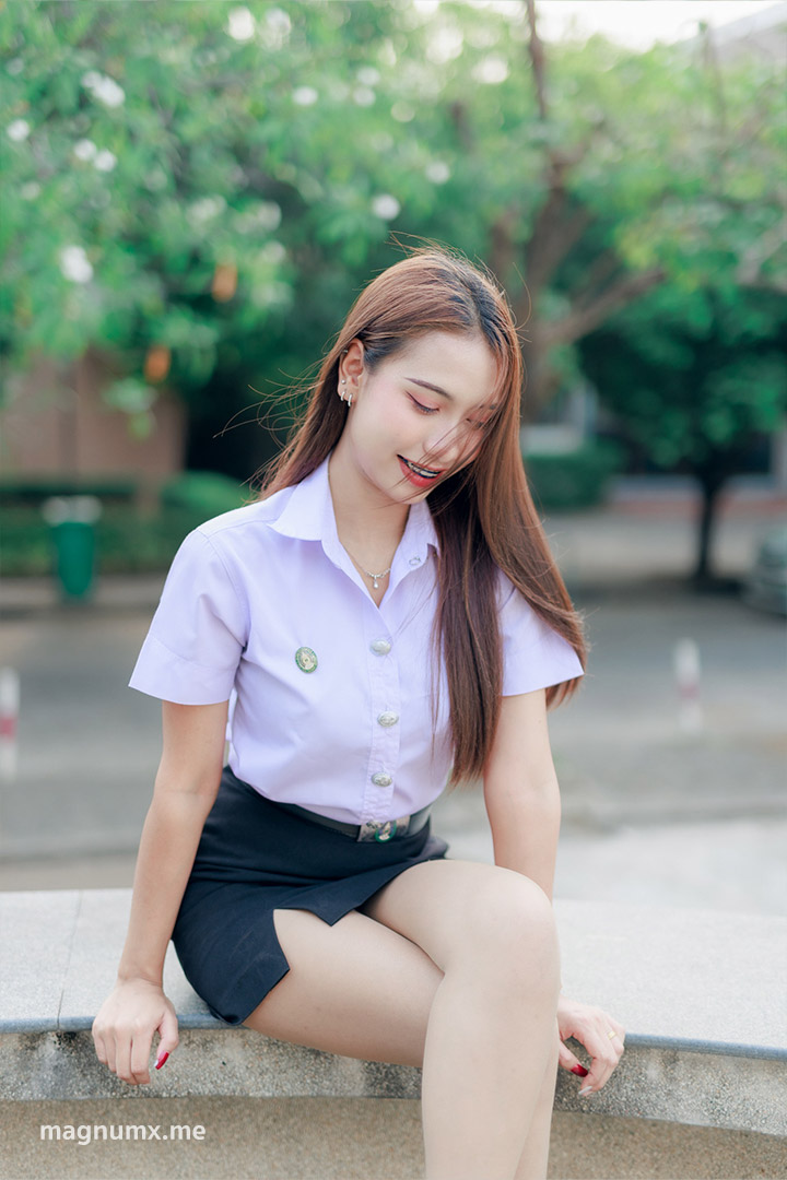 10 ไอเดีย โพสท่าถ่ายรูปในชุดนักศึกษา ใครๆก็ทำได้ | พี่แม็กนั่ม